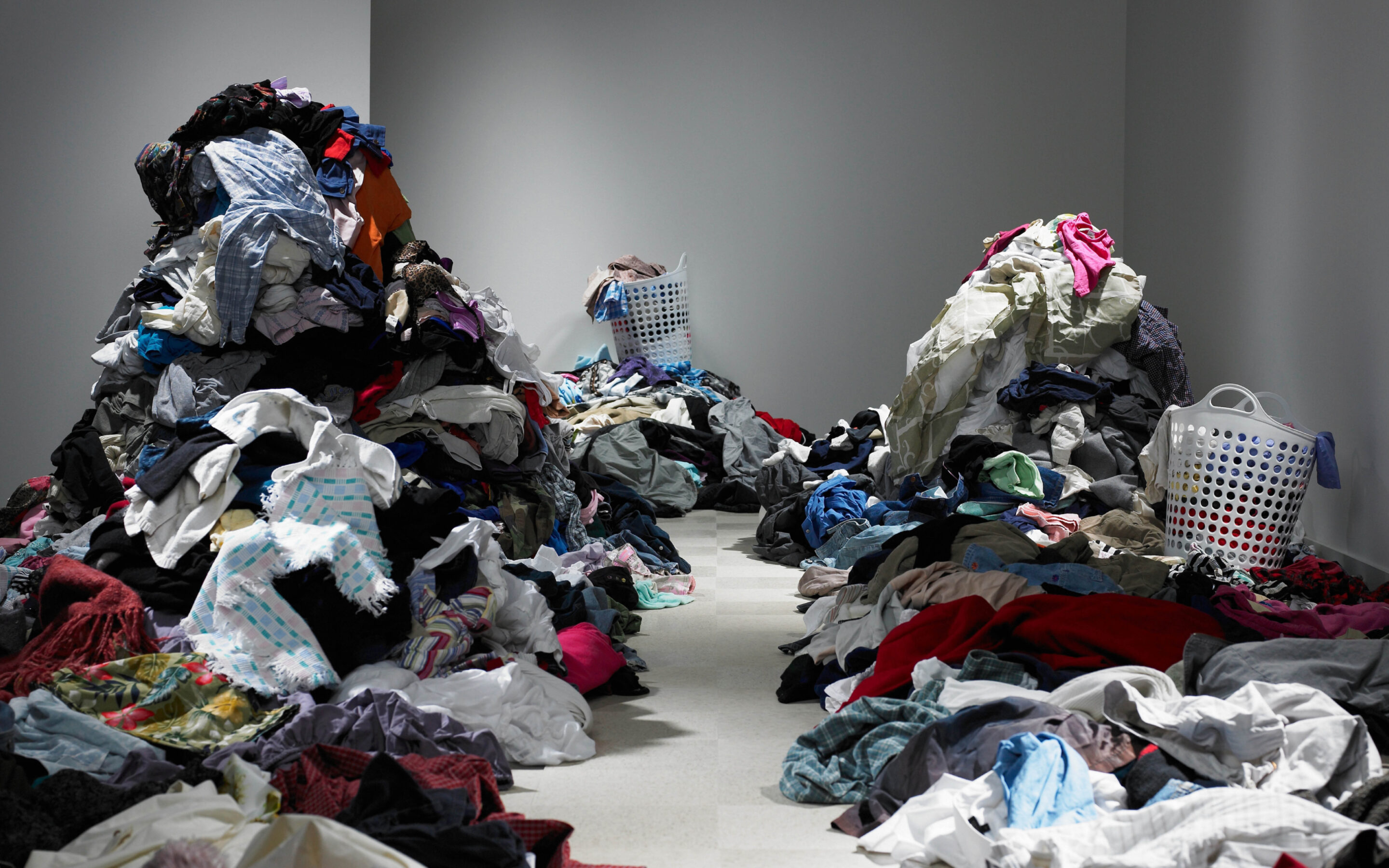 France Approves An Anti-Fast Fashion Bill - CEC